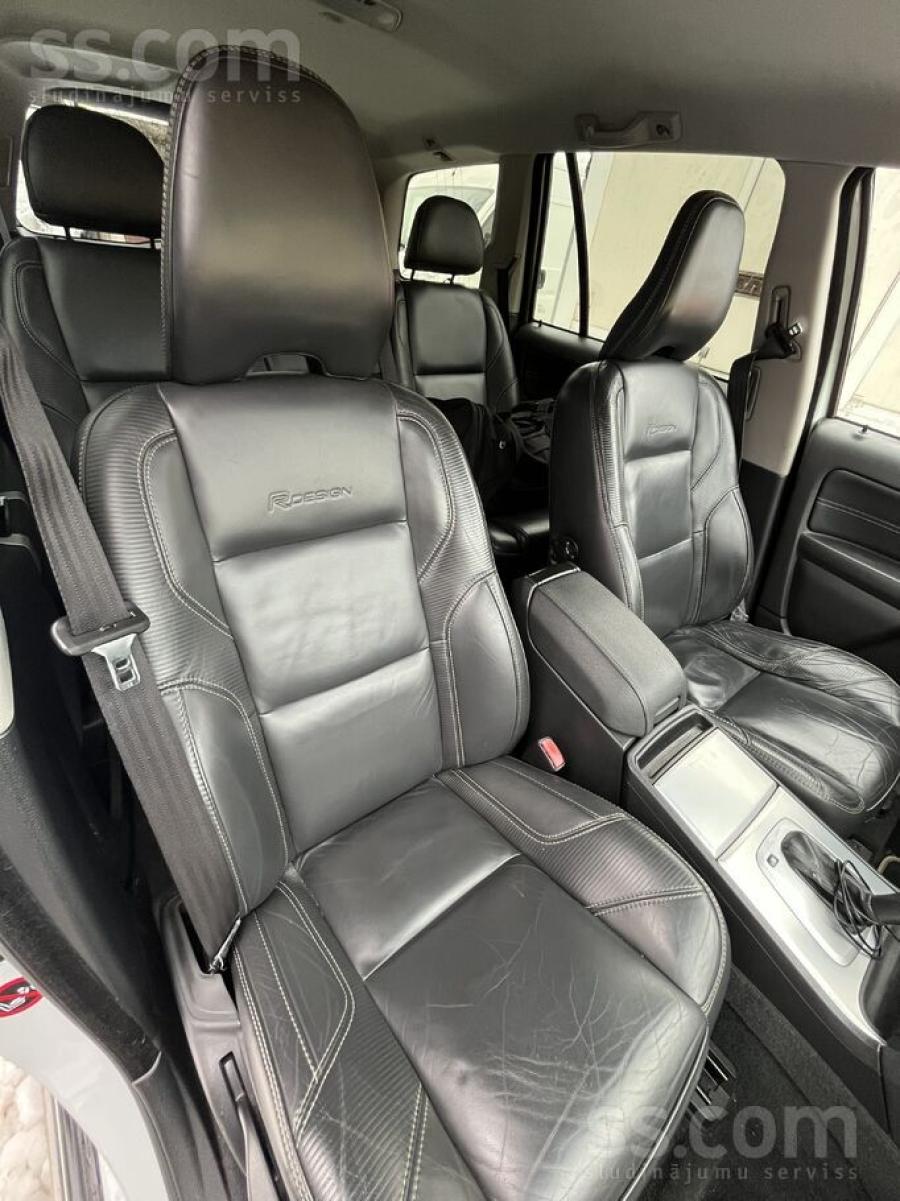 White Volvo XC90 2013 in Riga, with an engine capacity of 2.40 L and mileage of 300 thousand km for 9650 €, photo 12 on AUTOMOTO.COM.LV