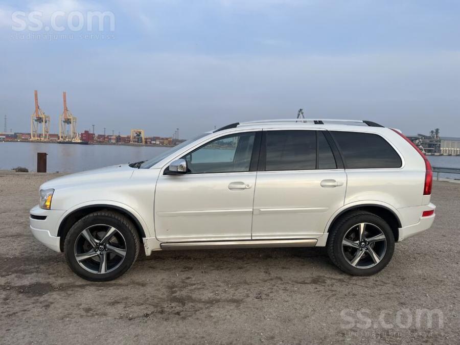 White Volvo XC90 2013 in Riga, with an engine capacity of 2.40 L and mileage of 300 thousand km for 9650 €, photo 13 on AUTOMOTO.COM.LV