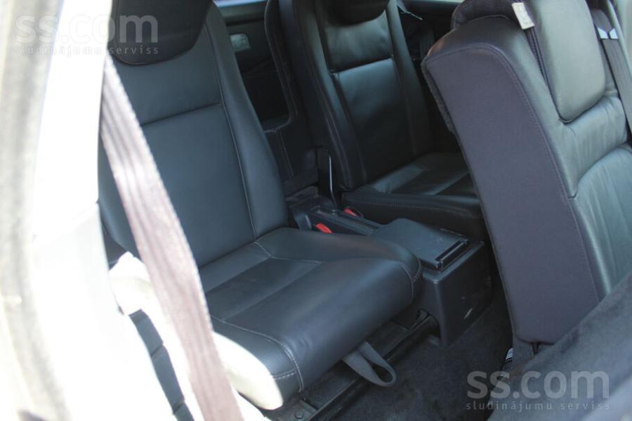 White Volvo XC90 2013 in Liepaja, with an engine capacity of 2.40 L and mileage of 249 thousand km for 12700 €, photo 9 on AUTOMOTO.COM.LV