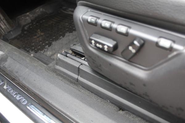 Balts Volvo XC90 2013 Rīga, ar dzinēja tilpumu 2.40 L un nobraukumu 248 tūkst. km par 13800 €, foto 3 vietnē AUTOMOTO.COM.LV