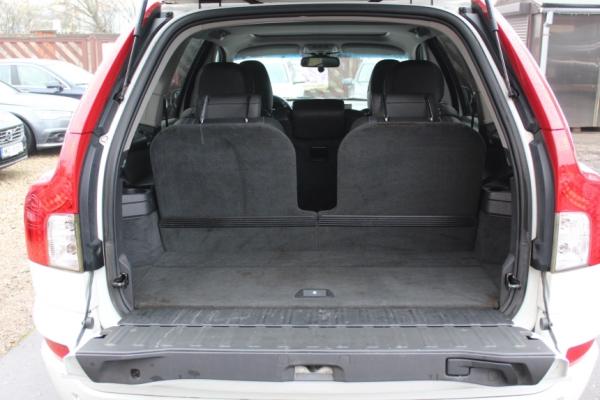 Balts Volvo XC90 2013 Rīga, ar dzinēja tilpumu 2.40 L un nobraukumu 248 tūkst. km par 13800 €, foto 6 vietnē AUTOMOTO.COM.LV