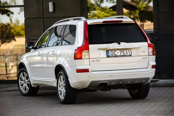 Balts Volvo XC90 2013 Jelgava, ar dzinēja tilpumu 2.40 L un nobraukumu 295 tūkst. km par 11100 €, foto 3 vietnē AUTOMOTO.COM.LV
