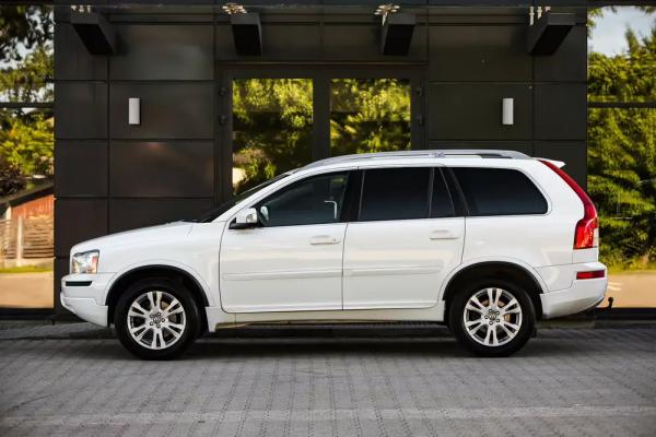 Balts Volvo XC90 2013 Jelgava, ar dzinēja tilpumu 2.40 L un nobraukumu 295 tūkst. km par 11100 €, foto 4 vietnē AUTOMOTO.COM.LV