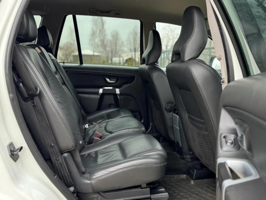 Balts Volvo XC90 2013 Rīga, ar dzinēja tilpumu 2.40 L un nobraukumu 295 tūkst. km par 11600 €, foto 10 vietnē AUTOMOTO.COM.LV