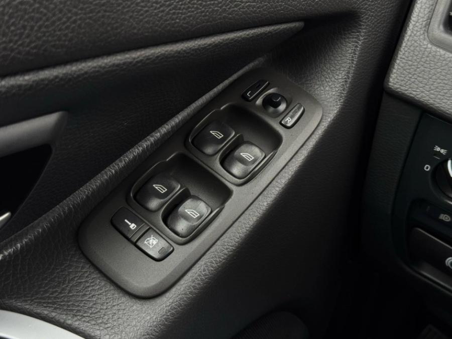 Balts Volvo XC90 2013 Rīga, ar dzinēja tilpumu 2.40 L un nobraukumu 295 tūkst. km par 11600 €, foto 13 vietnē AUTOMOTO.COM.LV