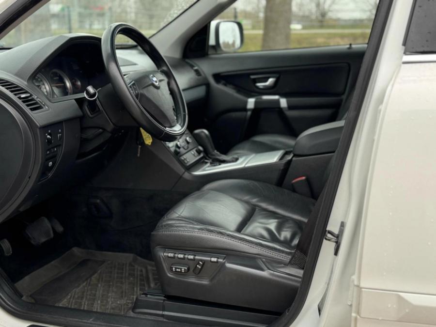 Balts Volvo XC90 2013 Rīga, ar dzinēja tilpumu 2.40 L un nobraukumu 295 tūkst. km par 11600 €, foto 14 vietnē AUTOMOTO.COM.LV