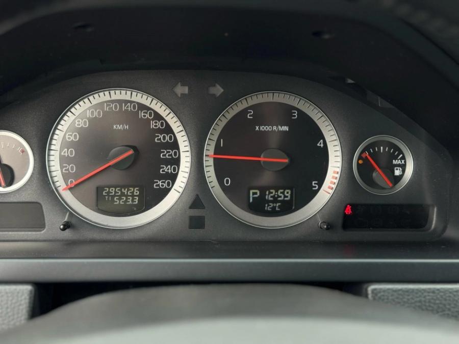 Balts Volvo XC90 2013 Rīga, ar dzinēja tilpumu 2.40 L un nobraukumu 295 tūkst. km par 11600 €, foto 17 vietnē AUTOMOTO.COM.LV