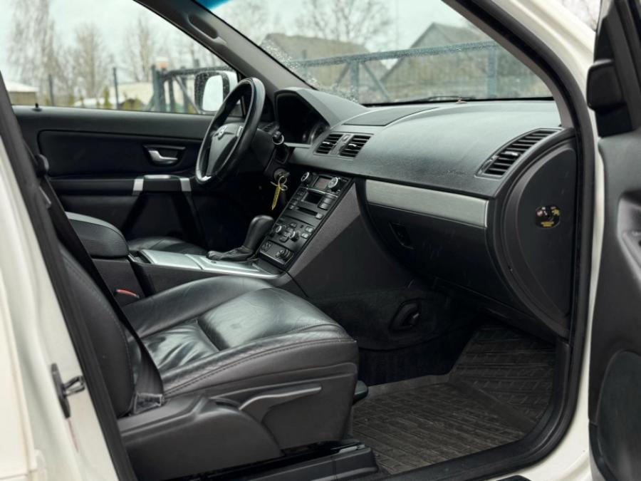 Balts Volvo XC90 2013 Rīga, ar dzinēja tilpumu 2.40 L un nobraukumu 295 tūkst. km par 11600 €, foto 19 vietnē AUTOMOTO.COM.LV