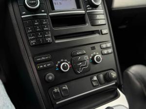 Balts Volvo XC90 2013 Rīga, ar dzinēja tilpumu 2.40 L un nobraukumu 295 tūkst. km par 11600 €, foto 22 vietnē AUTOMOTO.COM.LV