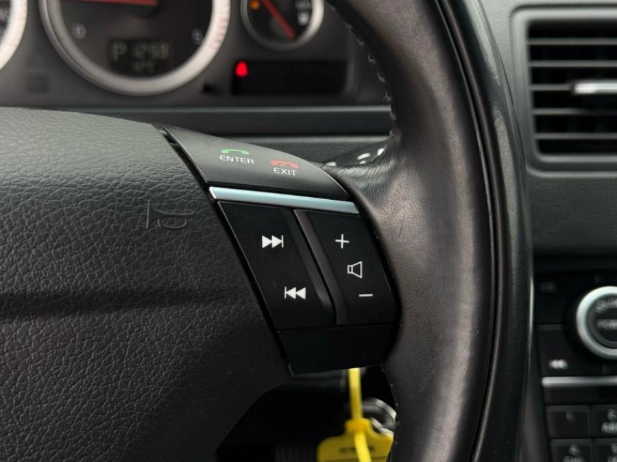 Balts Volvo XC90 2013 Rīga, ar dzinēja tilpumu 2.40 L un nobraukumu 295 tūkst. km par 11600 €, foto 24 vietnē AUTOMOTO.COM.LV