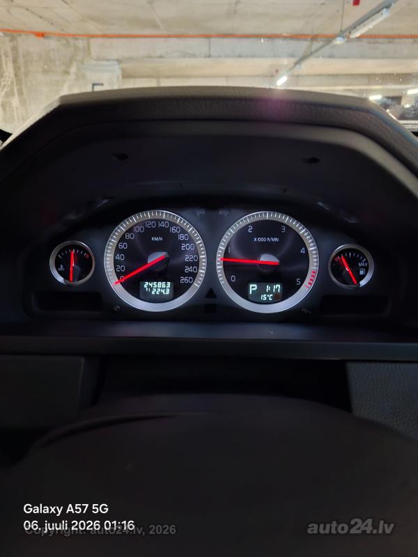 Balts Volvo XC90 2013 Tallina, ar dzinēja tilpumu 2.40 L un nobraukumu 246 tūkst. km par 13500 €, foto 10 vietnē AUTOMOTO.COM.LV