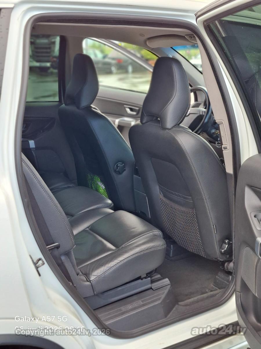Balts Volvo XC90 2013 Tallina, ar dzinēja tilpumu 2.40 L un nobraukumu 246 tūkst. km par 13500 €, foto 17 vietnē AUTOMOTO.COM.LV