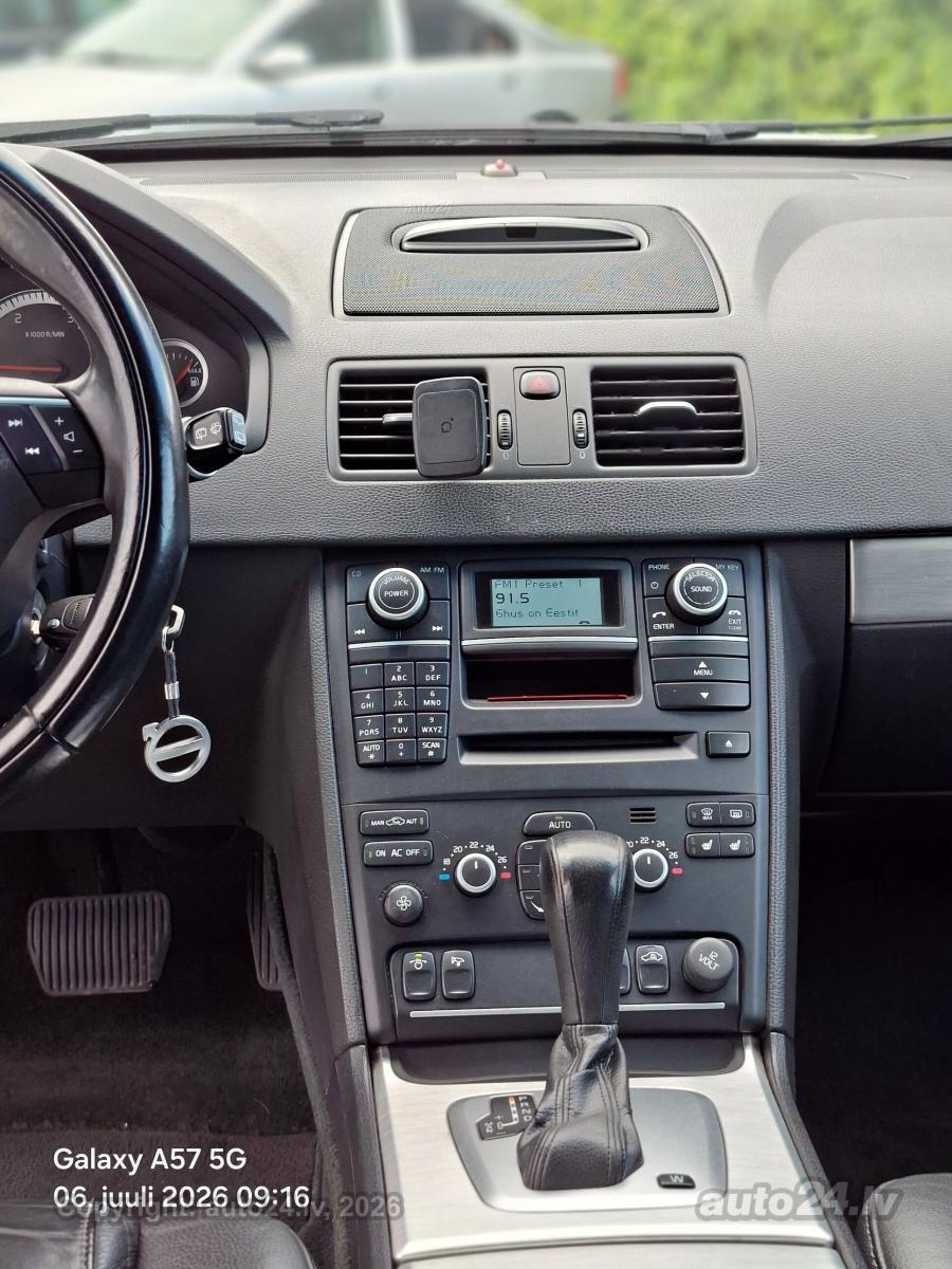 Balts Volvo XC90 2013 Tallina, ar dzinēja tilpumu 2.40 L un nobraukumu 246 tūkst. km par 13500 €, foto 19 vietnē AUTOMOTO.COM.LV