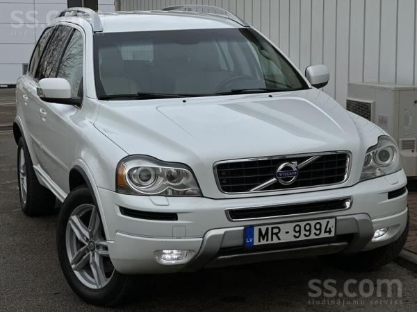 White Volvo XC90 2013 in Riga, with an engine capacity of 2.40 L and mileage of 292 thousand km for 9200 €, photo 4 on AUTOMOTO.COM.LV