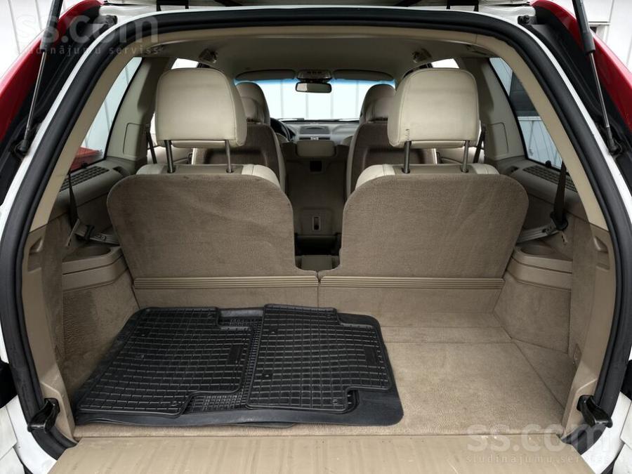 White Volvo XC90 2013 in Riga, with an engine capacity of 2.40 L and mileage of 292 thousand km for 9200 €, photo 22 on AUTOMOTO.COM.LV