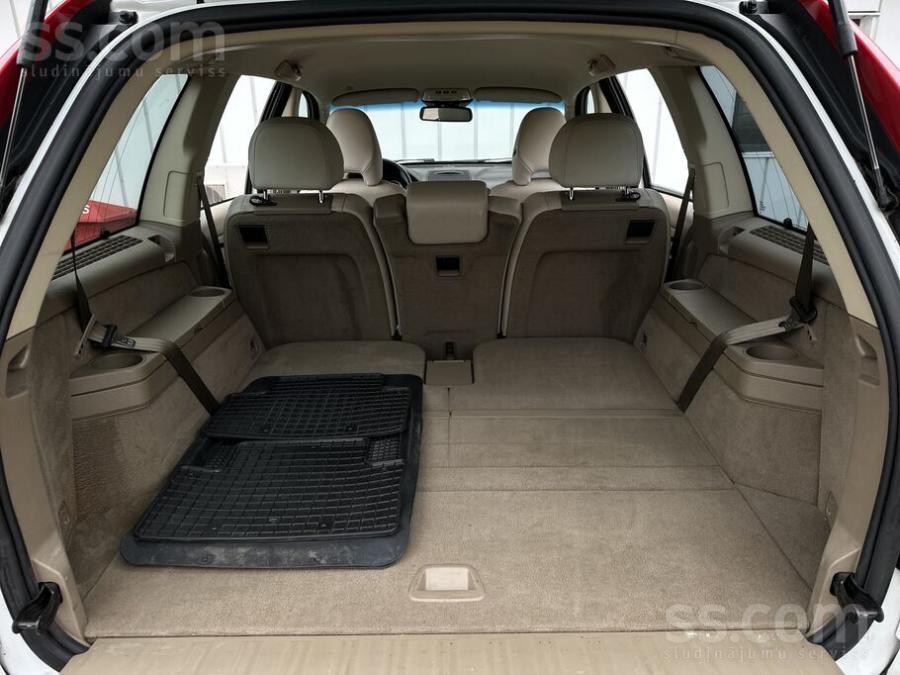 White Volvo XC90 2013 in Riga, with an engine capacity of 2.40 L and mileage of 292 thousand km for 9200 €, photo 23 on AUTOMOTO.COM.LV