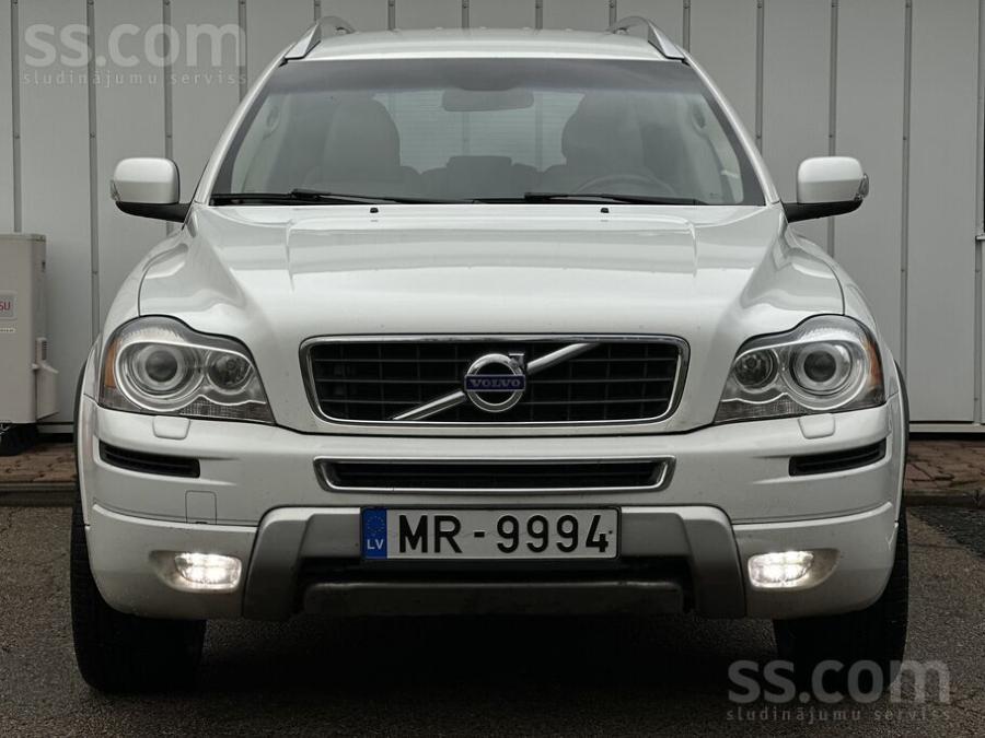 White Volvo XC90 2013 in Riga, with an engine capacity of 2.40 L and mileage of 292 thousand km for 9200 €, photo 26 on AUTOMOTO.COM.LV