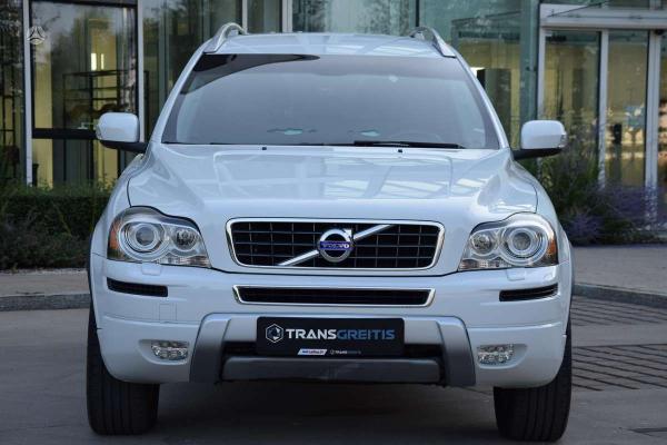 White Volvo XC90 2013 in Vilnius, with an engine capacity of 2.40 L and mileage of 252 thousand km for 11950 €, photo 3 on AUTOMOTO.COM.LV