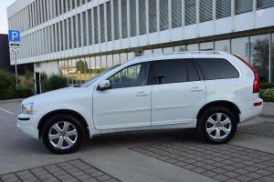 White Volvo XC90 2013 in Vilnius, with an engine capacity of 2.40 L and mileage of 252 thousand km for 11950 €, photo 9 on AUTOMOTO.COM.LV