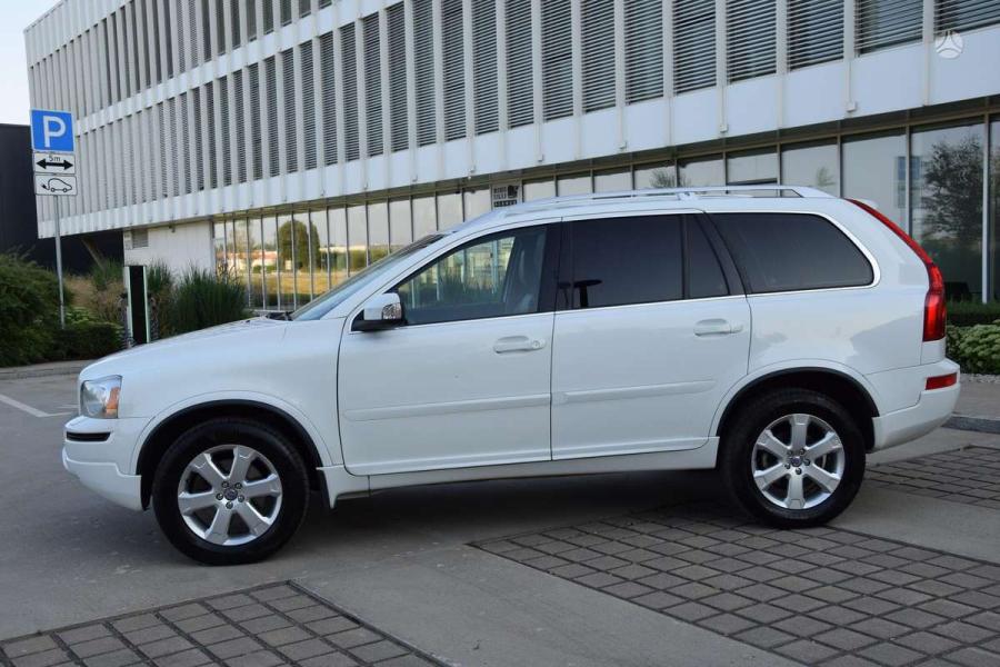 White Volvo XC90 2013 in Vilnius, with an engine capacity of 2.40 L and mileage of 252 thousand km for 11950 €, photo 9 on AUTOMOTO.COM.LV