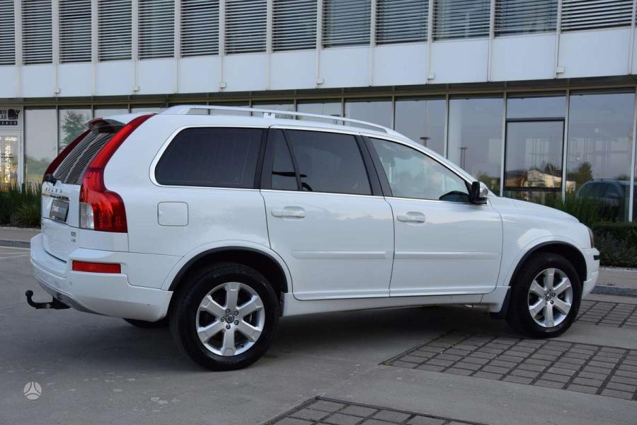 White Volvo XC90 2013 in Vilnius, with an engine capacity of 2.40 L and mileage of 252 thousand km for 11950 €, photo 13 on AUTOMOTO.COM.LV