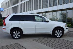 White Volvo XC90 2013 in Vilnius, with an engine capacity of 2.40 L and mileage of 252 thousand km for 11950 €, photo 14 on AUTOMOTO.COM.LV