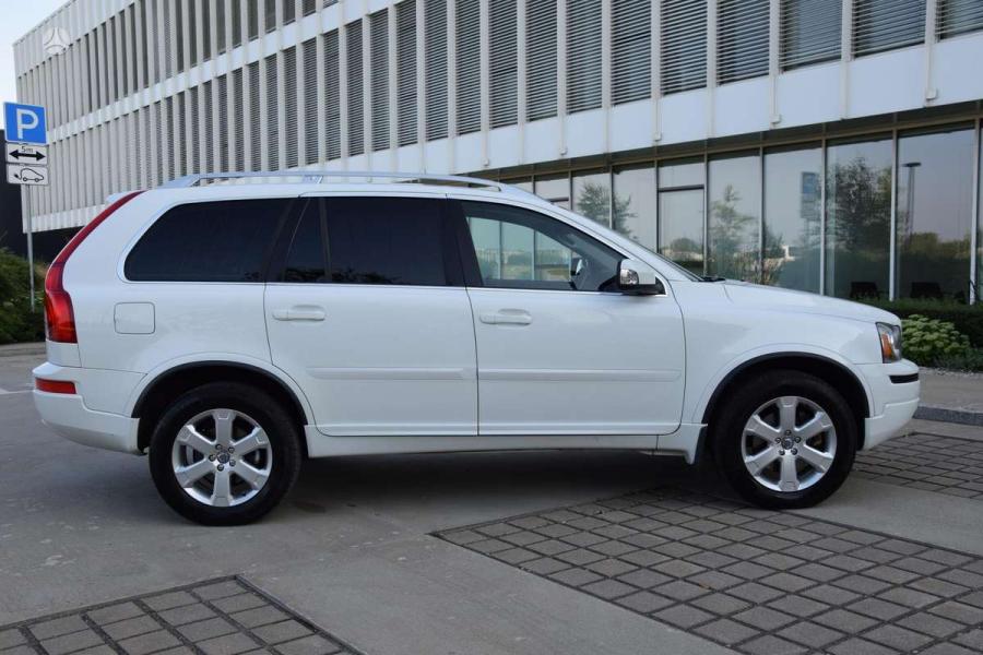 White Volvo XC90 2013 in Vilnius, with an engine capacity of 2.40 L and mileage of 252 thousand km for 11950 €, photo 14 on AUTOMOTO.COM.LV