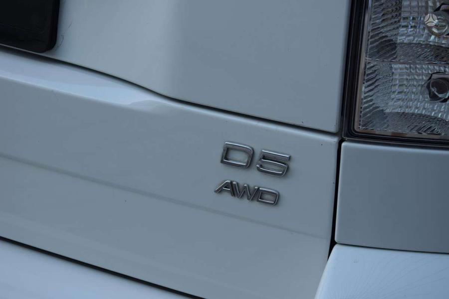 White Volvo XC90 2013 in Vilnius, with an engine capacity of 2.40 L and mileage of 252 thousand km for 11950 €, photo 16 on AUTOMOTO.COM.LV