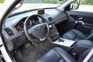 White Volvo XC90 2013 in Vilnius, with an engine capacity of 2.40 L and mileage of 252 thousand km for 11950 €, photo 19 on AUTOMOTO.COM.LV