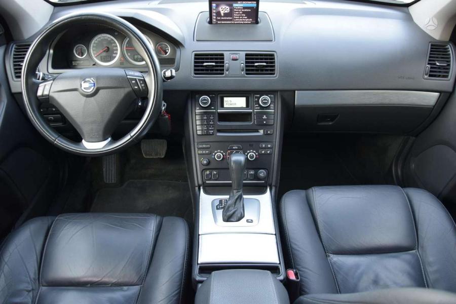 White Volvo XC90 2013 in Vilnius, with an engine capacity of 2.40 L and mileage of 252 thousand km for 11950 €, photo 20 on AUTOMOTO.COM.LV