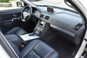 White Volvo XC90 2013 in Vilnius, with an engine capacity of 2.40 L and mileage of 252 thousand km for 11950 €, photo 21 on AUTOMOTO.COM.LV