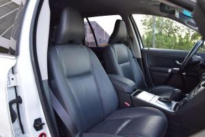 White Volvo XC90 2013 in Vilnius, with an engine capacity of 2.40 L and mileage of 252 thousand km for 11950 €, photo 23 on AUTOMOTO.COM.LV