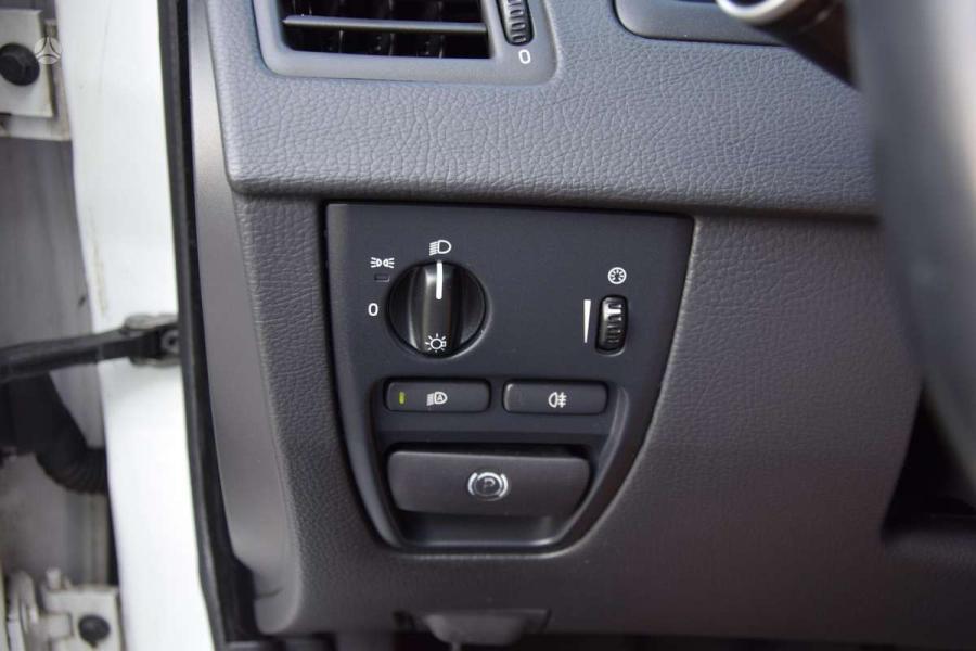 White Volvo XC90 2013 in Vilnius, with an engine capacity of 2.40 L and mileage of 252 thousand km for 11950 €, photo 35 on AUTOMOTO.COM.LV