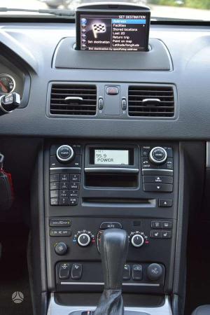 White Volvo XC90 2013 in Vilnius, with an engine capacity of 2.40 L and mileage of 252 thousand km for 11950 €, photo 36 on AUTOMOTO.COM.LV