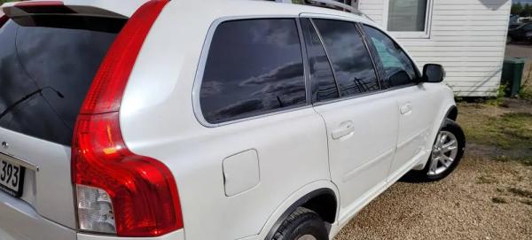 Balts Volvo XC90 2014 Rīga, ar dzinēja tilpumu 2.40 L un nobraukumu 308 tūkst. km par 12990 €, foto 4 vietnē AUTOMOTO.COM.LV
