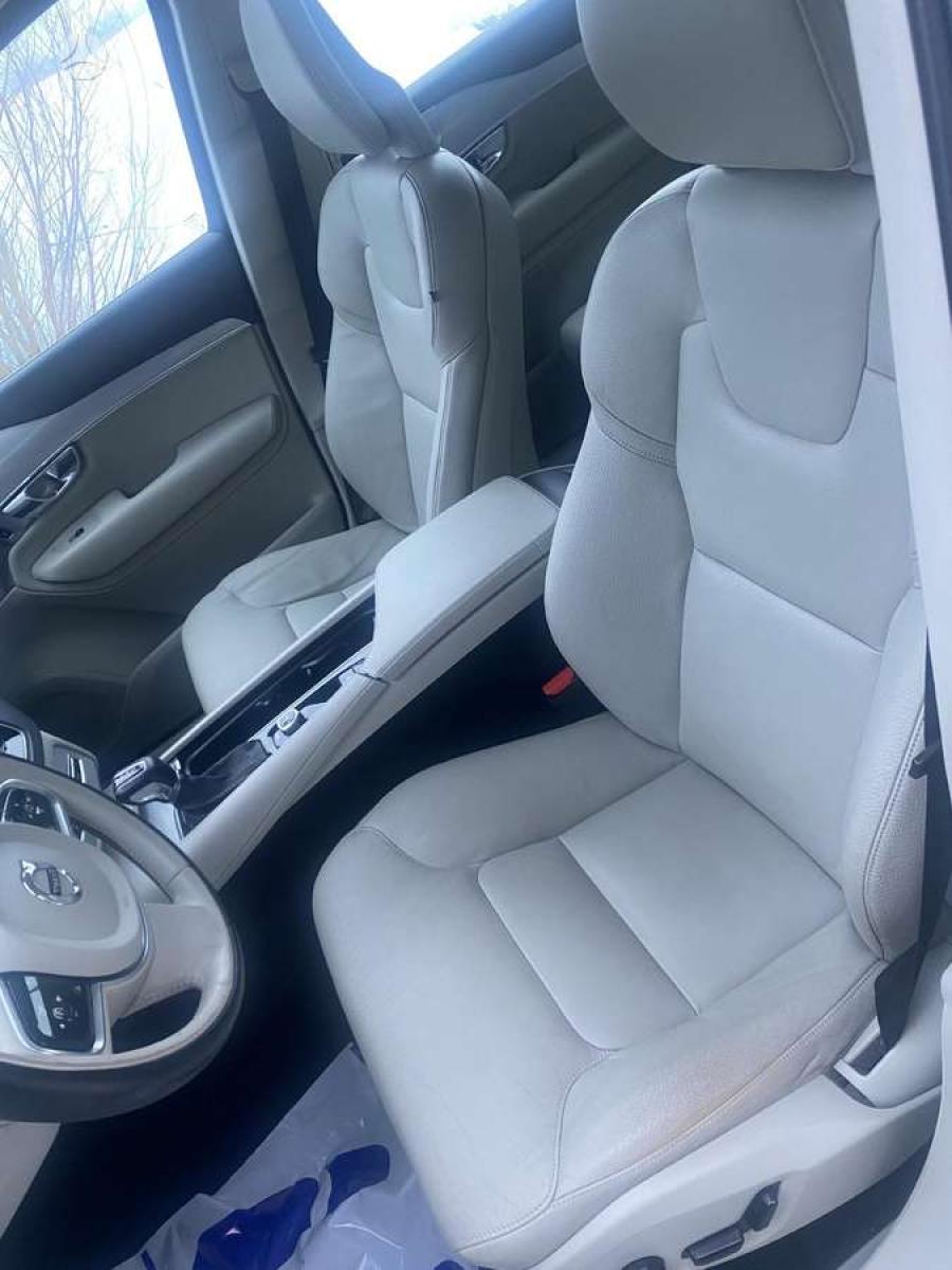 White Volvo XC90 2015 in Taurage, with an engine capacity of 1.97 L and mileage of 236 thousand km for 16400 €, photo 13 on AUTOMOTO.COM.LV