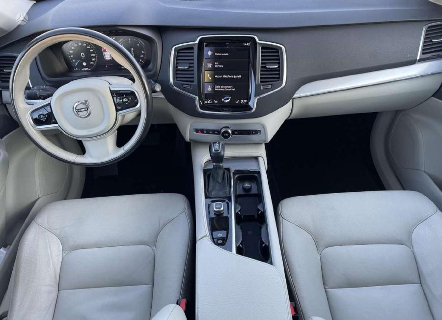 White Volvo XC90 2015 in Vilnius, with an engine capacity of 1.97 L and mileage of 236 thousand km for 16950 €, photo 6 on AUTOMOTO.COM.LV