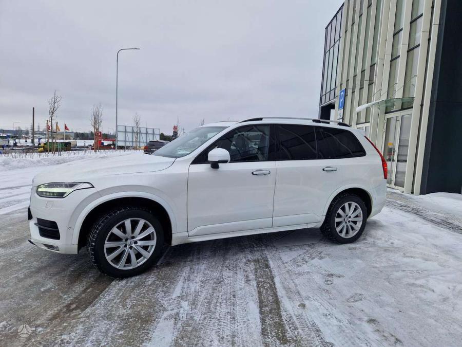 White Volvo XC90 2015 in Vilnius, with an engine capacity of 1.97 L and mileage of 233 thousand km for 20900 €, photo 2 on AUTOMOTO.COM.LV