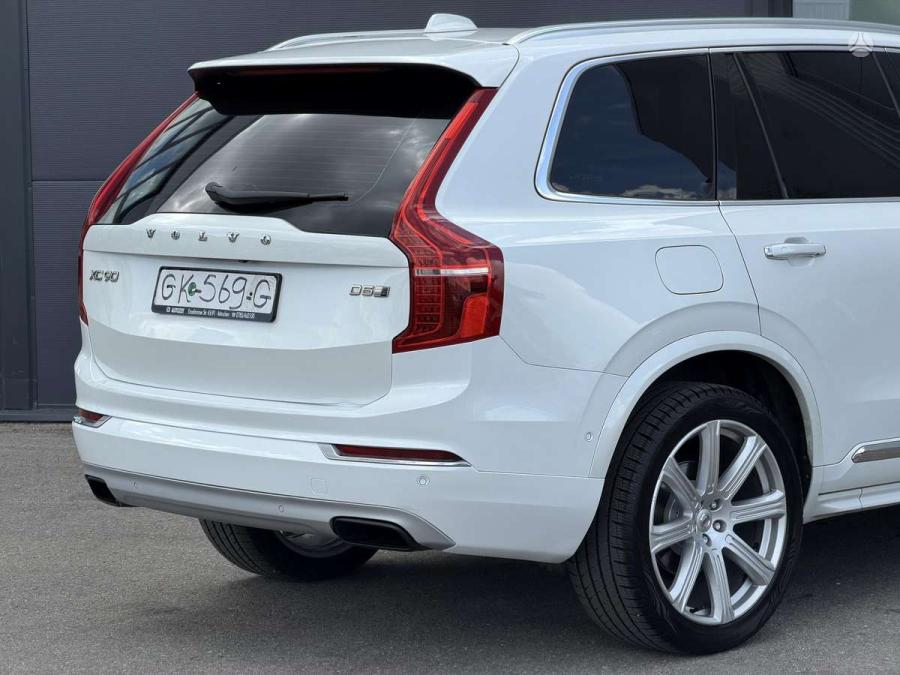 White Volvo XC90 2015 in Jonava, with an engine capacity of 1.97 L and mileage of 280 thousand km for 19999 €, photo 9 on AUTOMOTO.COM.LV