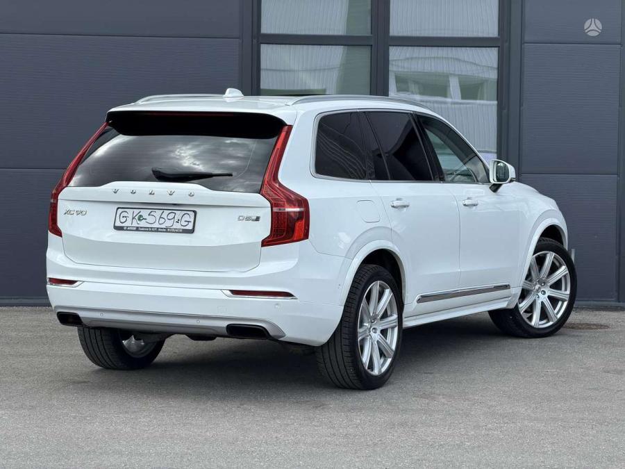 White Volvo XC90 2015 in Jonava, with an engine capacity of 1.97 L and mileage of 280 thousand km for 19999 €, photo 11 on AUTOMOTO.COM.LV