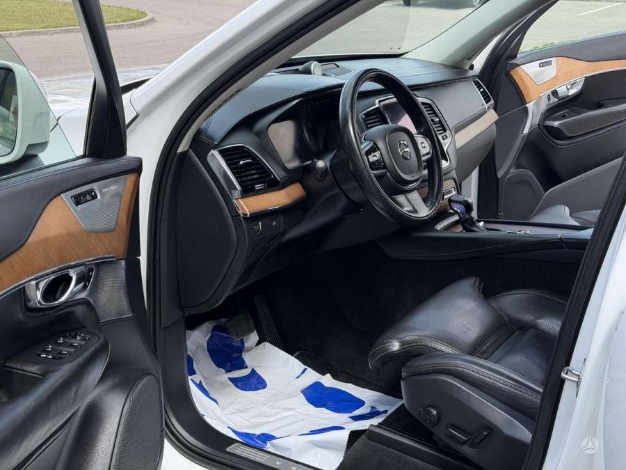 White Volvo XC90 2015 in Jonava, with an engine capacity of 1.97 L and mileage of 280 thousand km for 19999 €, photo 17 on AUTOMOTO.COM.LV