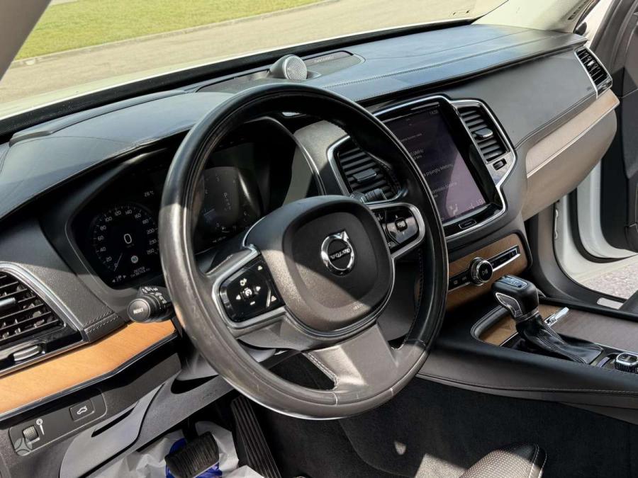 White Volvo XC90 2015 in Jonava, with an engine capacity of 1.97 L and mileage of 280 thousand km for 19999 €, photo 21 on AUTOMOTO.COM.LV