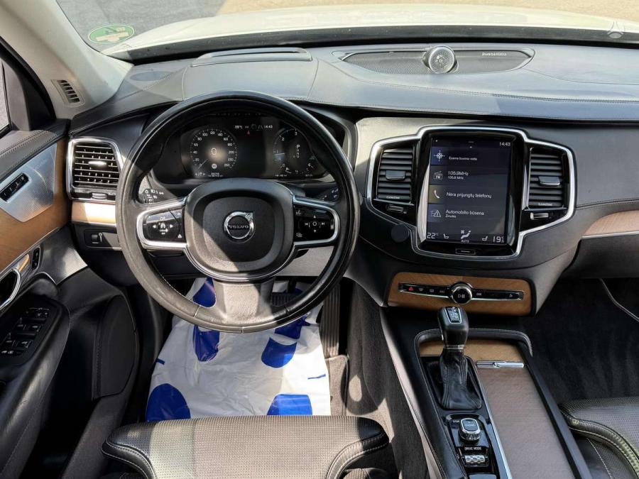 White Volvo XC90 2015 in Jonava, with an engine capacity of 1.97 L and mileage of 280 thousand km for 19999 €, photo 22 on AUTOMOTO.COM.LV