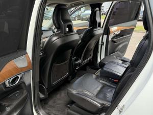 White Volvo XC90 2015 in Jonava, with an engine capacity of 1.97 L and mileage of 280 thousand km for 19999 €, photo 32 on AUTOMOTO.COM.LV