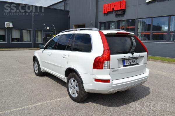 White Volvo XC90 2015 in Tallinn, with an engine capacity of 2.40 L and mileage of 227 thousand km for 13900 €, photo 5 on AUTOMOTO.COM.LV