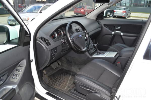 White Volvo XC90 2015 in Tallinn, with an engine capacity of 2.40 L and mileage of 227 thousand km for 13900 €, photo 9 on AUTOMOTO.COM.LV