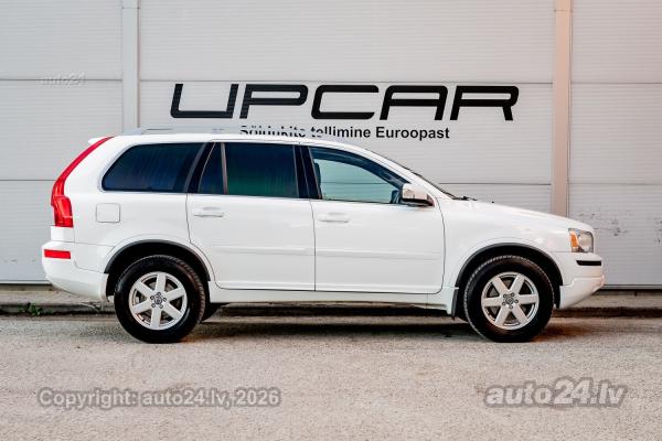White Volvo XC90 2015 in Parnu, with an engine capacity of 2.40 L and mileage of 227 thousand km for 14300 €, photo 4 on AUTOMOTO.COM.LV