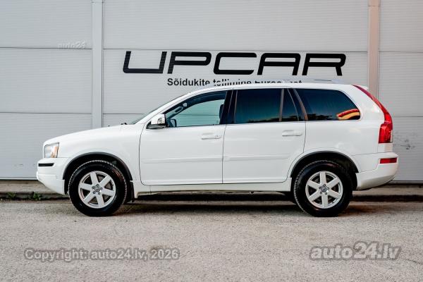 White Volvo XC90 2015 in Parnu, with an engine capacity of 2.40 L and mileage of 227 thousand km for 14300 €, photo 5 on AUTOMOTO.COM.LV
