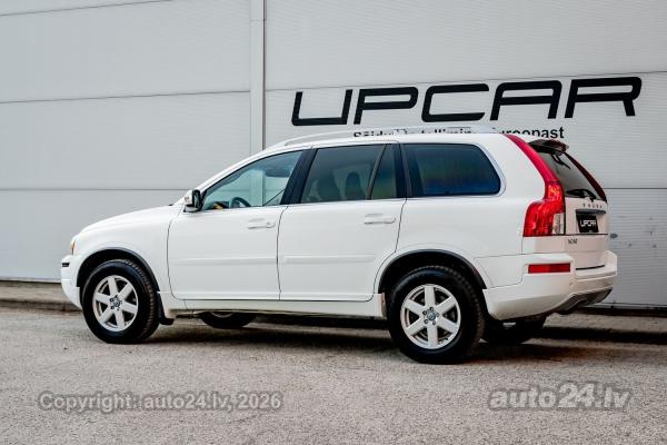 White Volvo XC90 2015 in Parnu, with an engine capacity of 2.40 L and mileage of 227 thousand km for 14300 €, photo 6 on AUTOMOTO.COM.LV