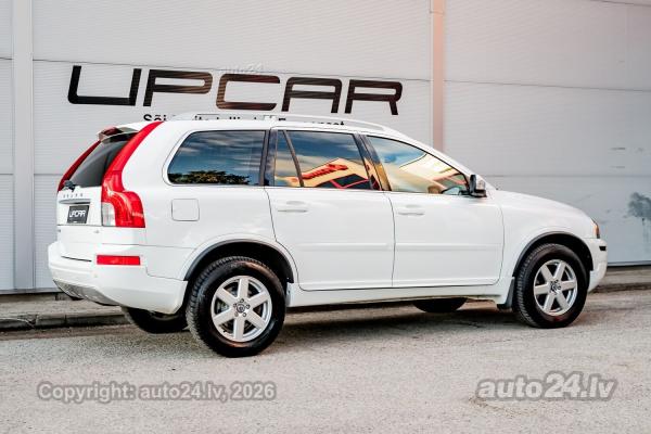 White Volvo XC90 2015 in Parnu, with an engine capacity of 2.40 L and mileage of 227 thousand km for 14300 €, photo 7 on AUTOMOTO.COM.LV